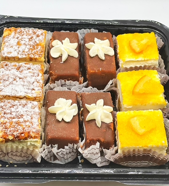 Mixed mini cakes - Deligreek